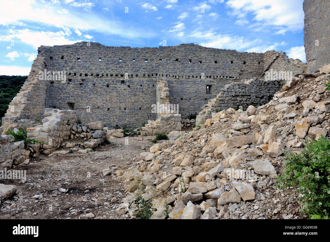 Old ruins of a castle hi-res stock photography and images - Alamy
