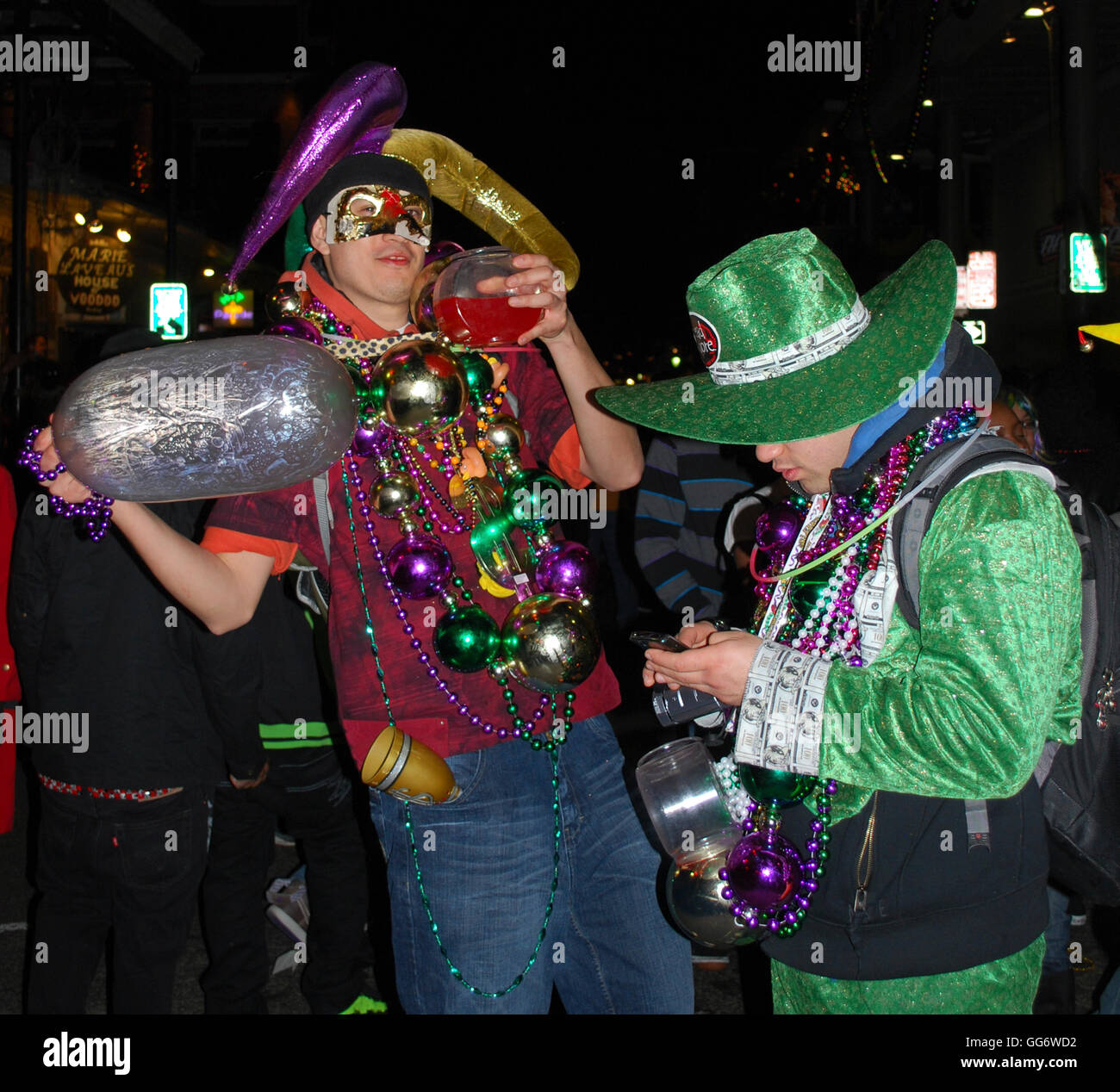 Mardi gras costumes hi-res stock photography and images - Alamy