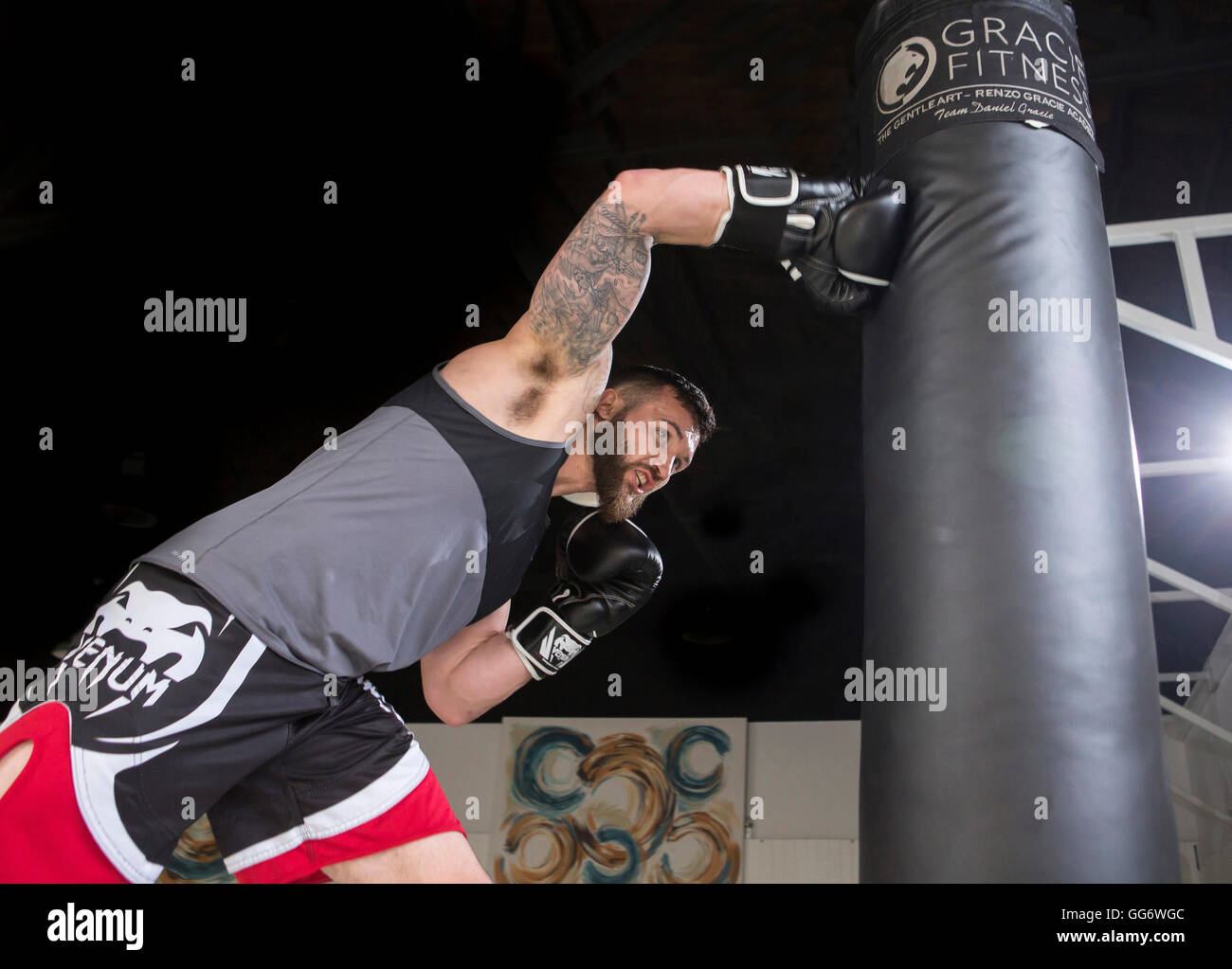 Heavy boxing bag hi-res stock photography and images - Alamy