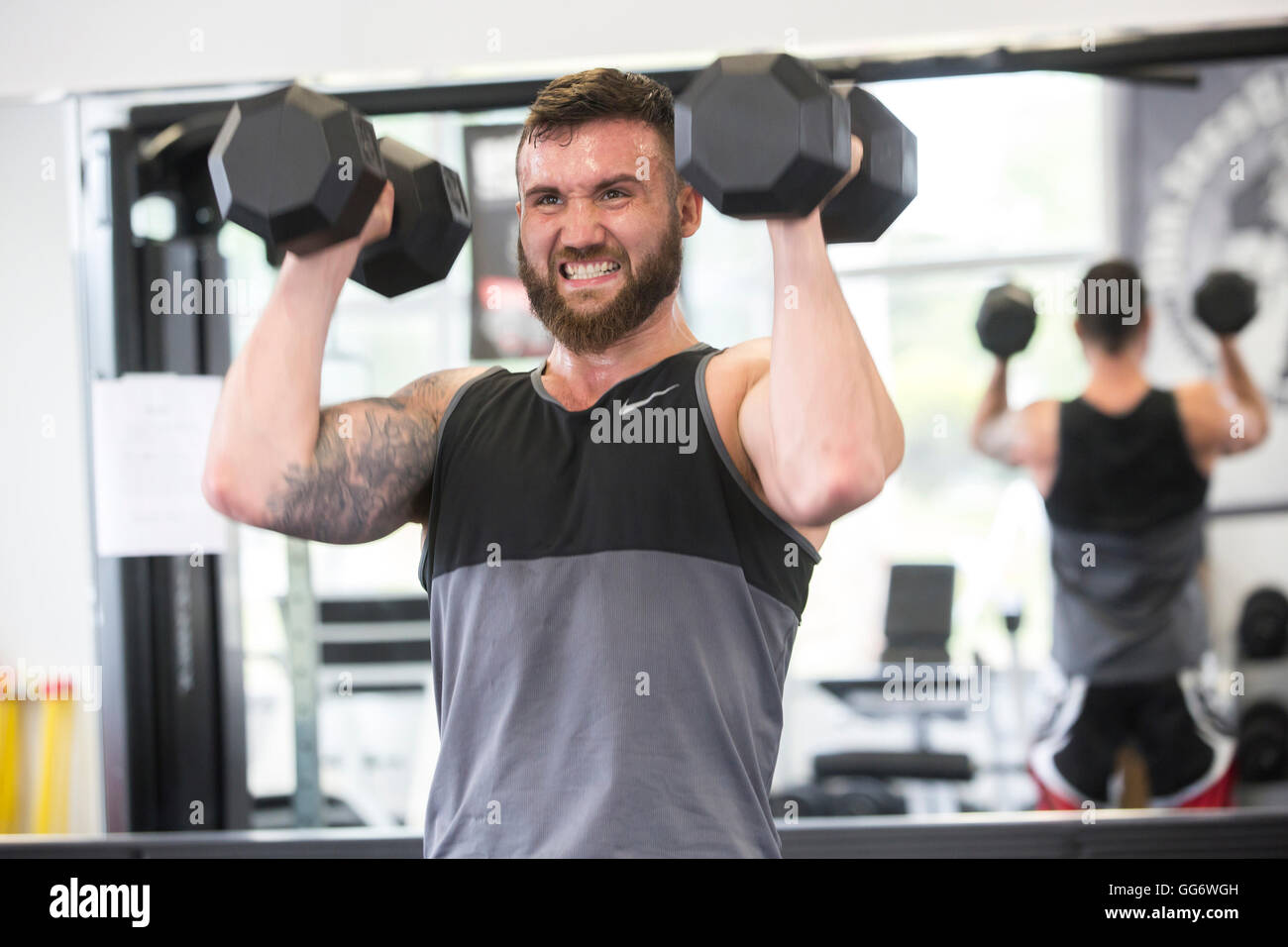 man lifting weights Stock Photo - Alamy