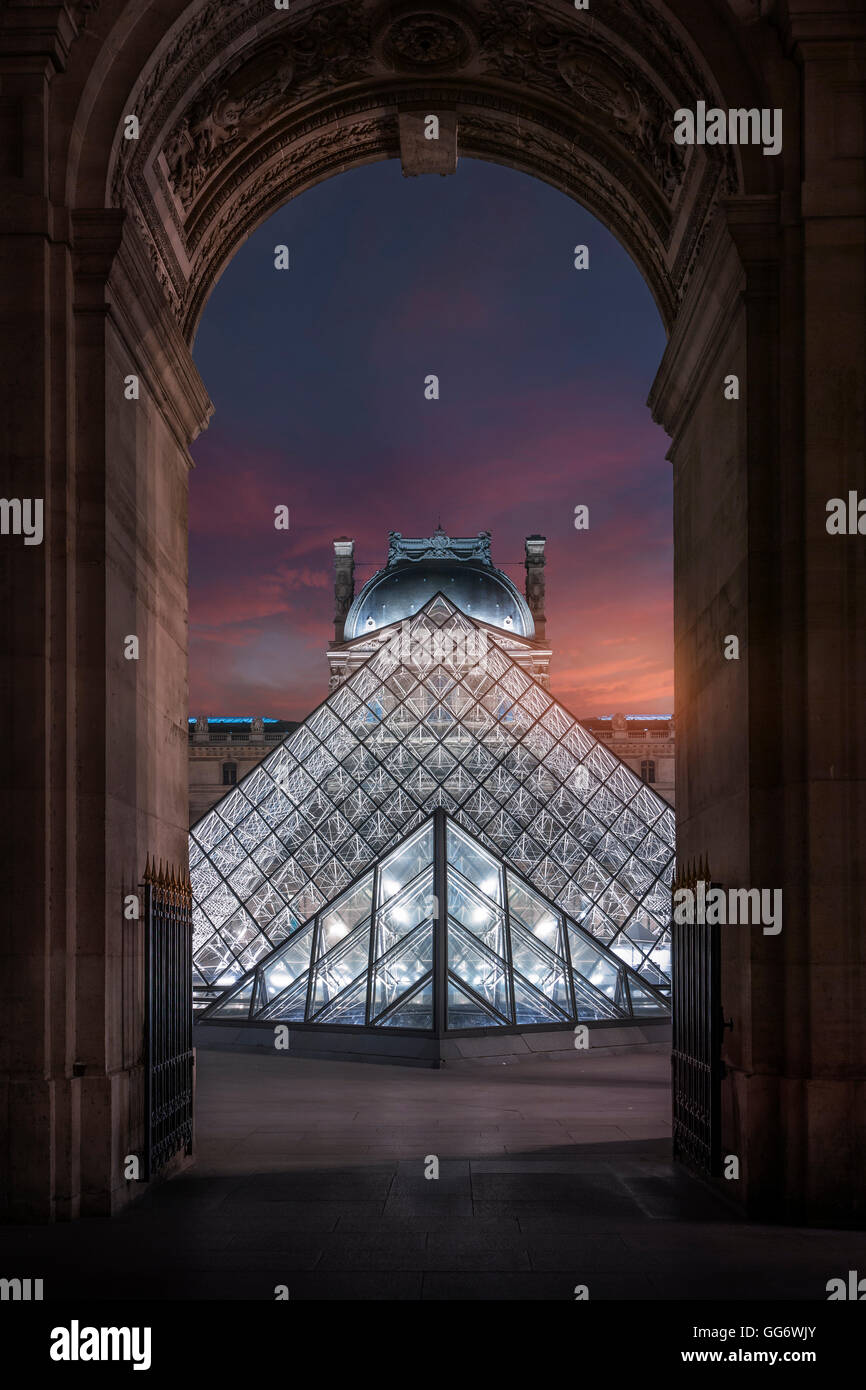 Louvre triangle hi-res stock photography and images - Alamy