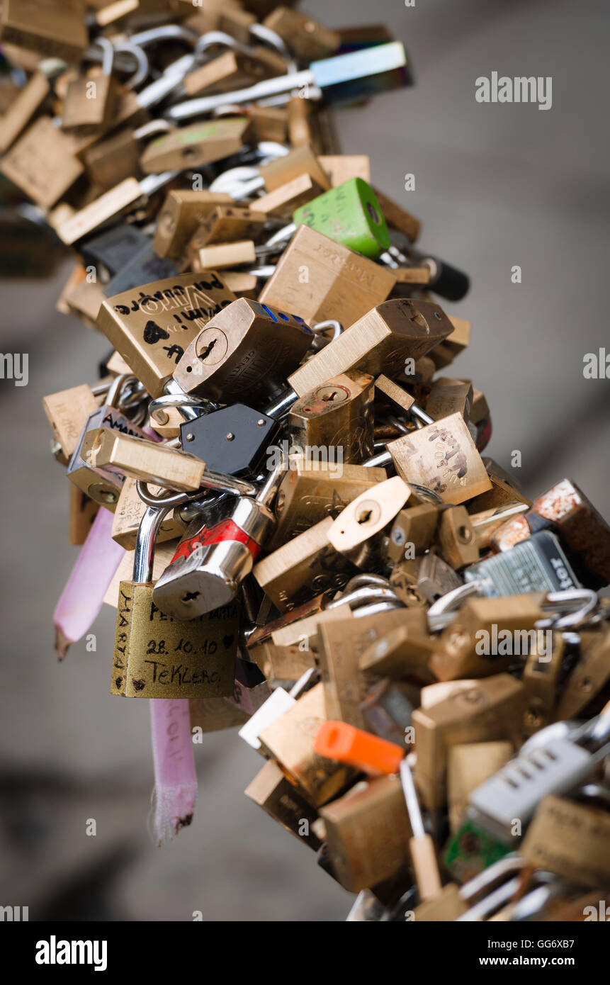 Love locks florence hi-res stock photography and images - Alamy