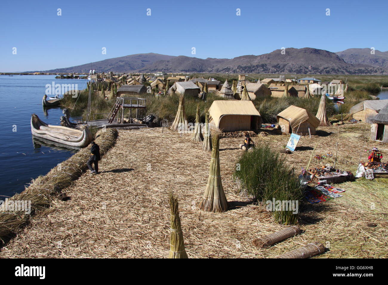 Floating reed village on Lake Titicaca, Peru, with Uros villagers Stock ...