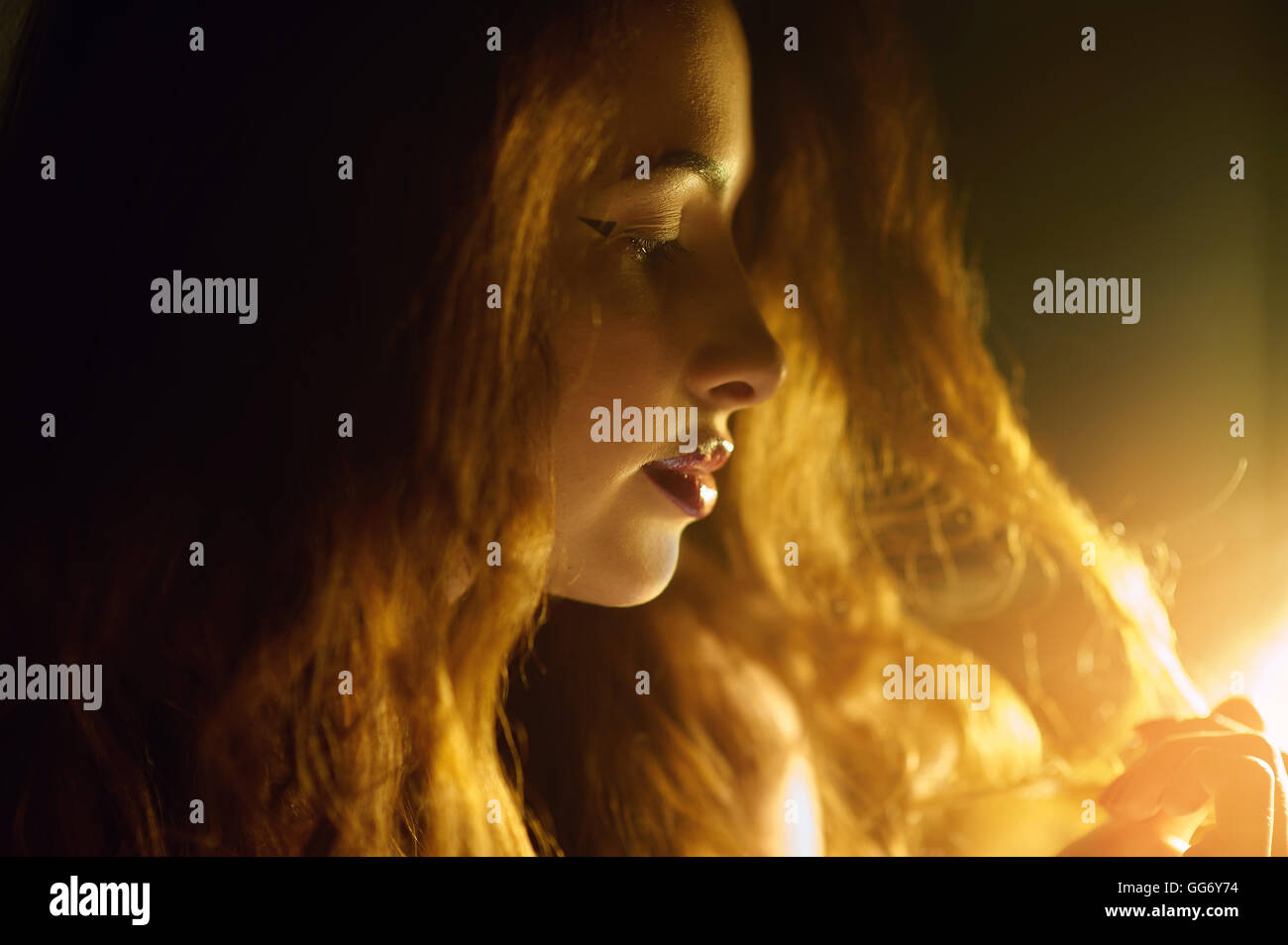 silhouette of a beautiful young woman backlit Stock Photo - Alamy