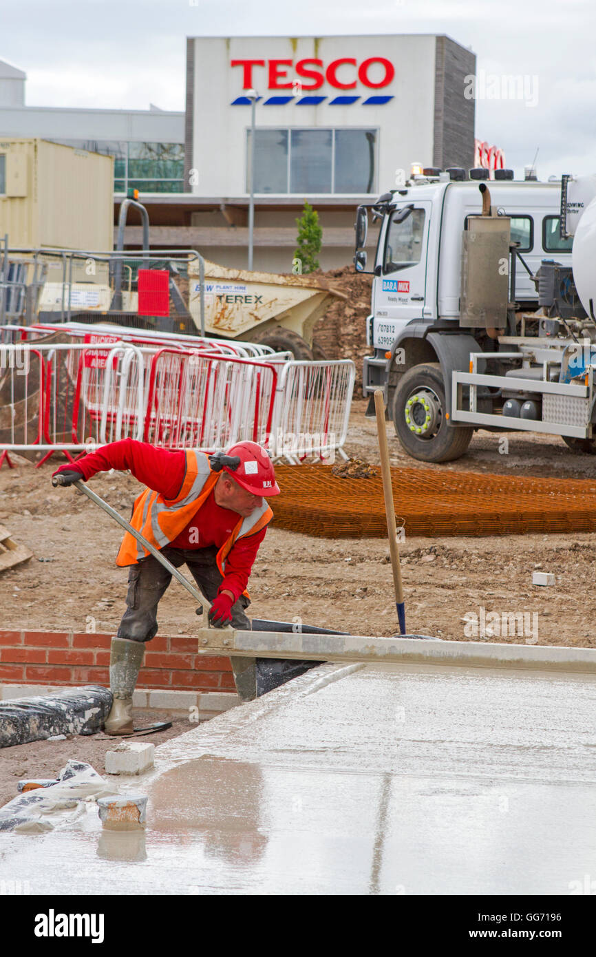 Tesco & Buckshaw Village houses under construction, laying foundations ...