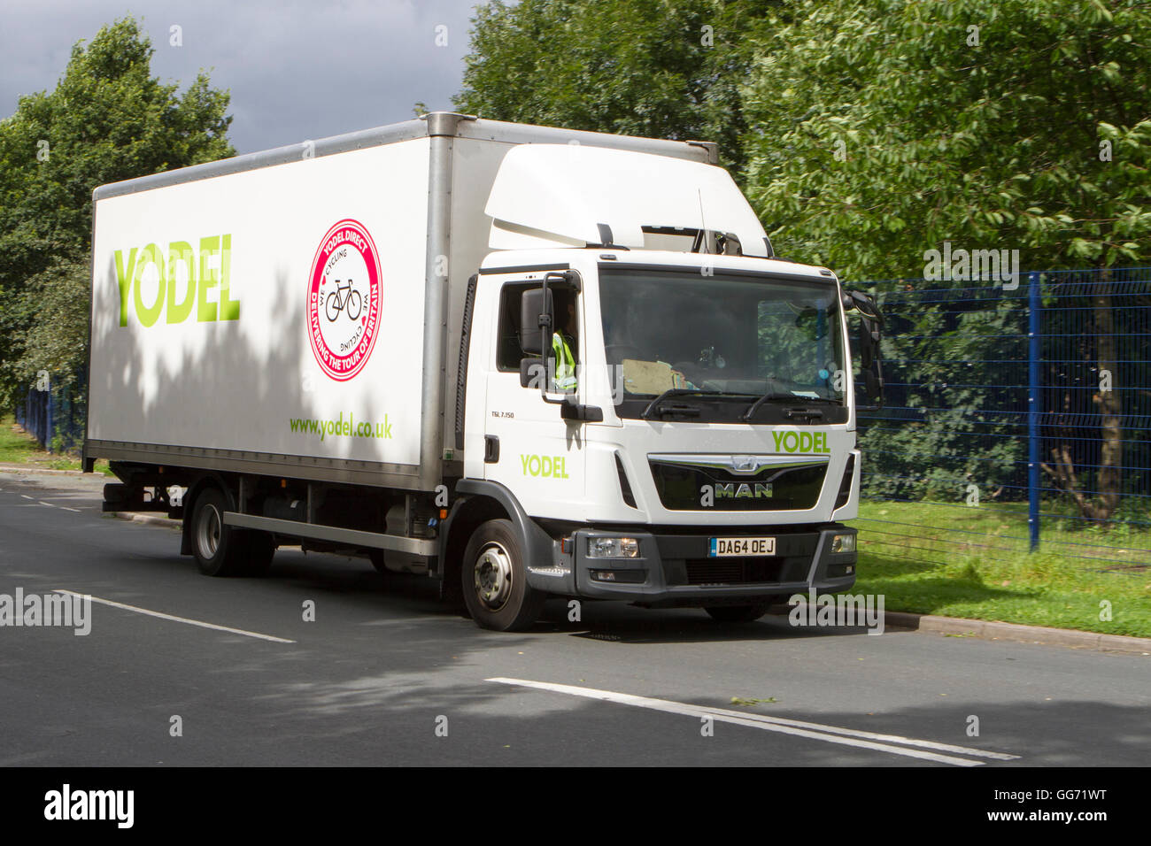 Yodel delivery driver hi-res stock photography and images - Alamy