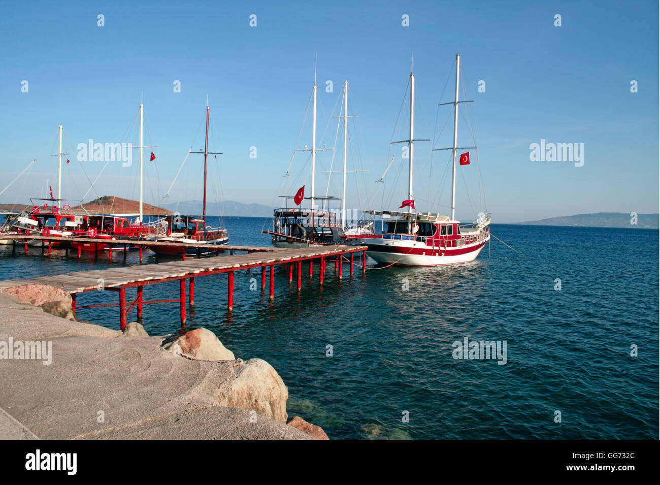 yachts sea harbor Stock Photo - Alamy