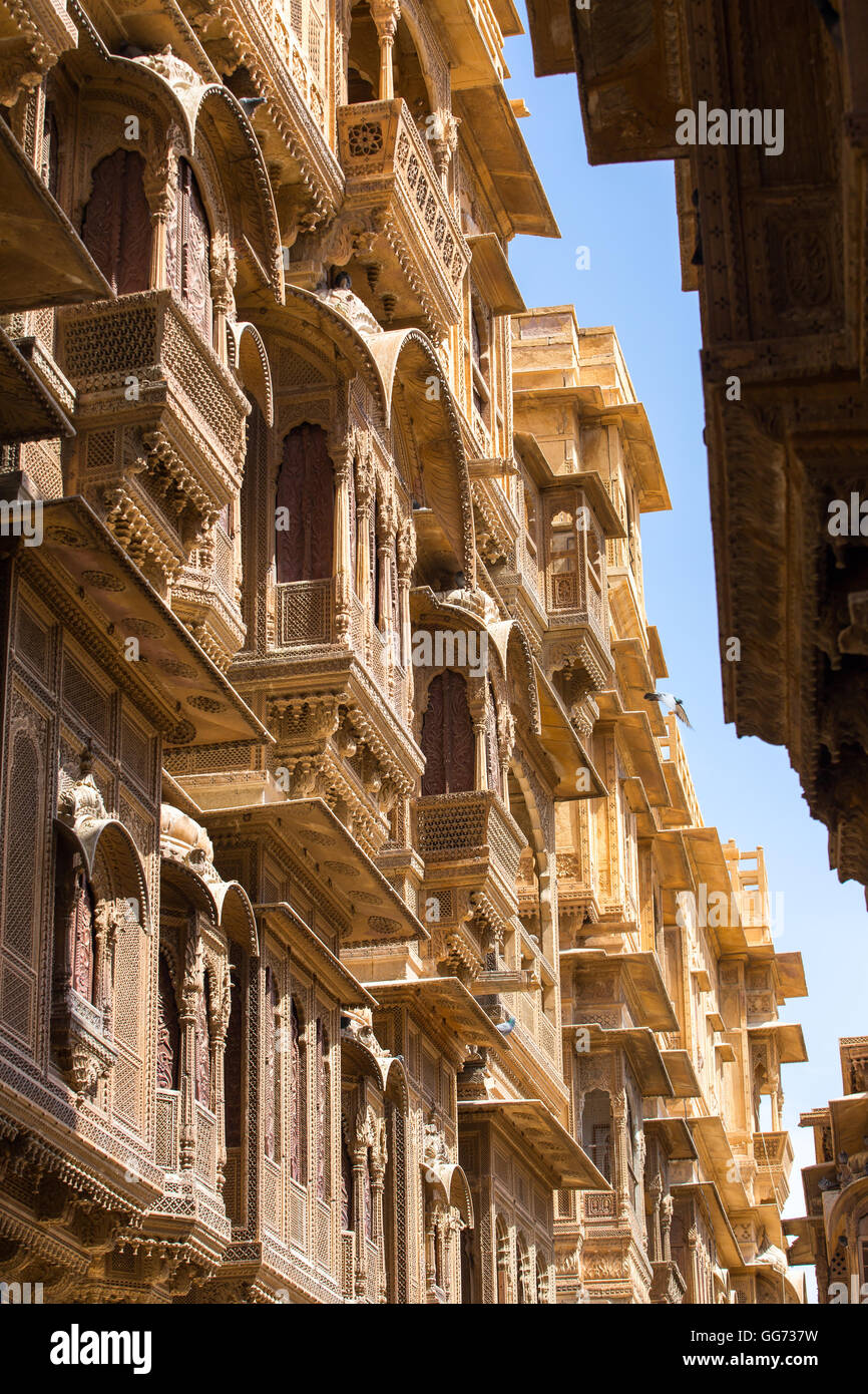 Balcony and arch hi-res stock photography and images - Alamy