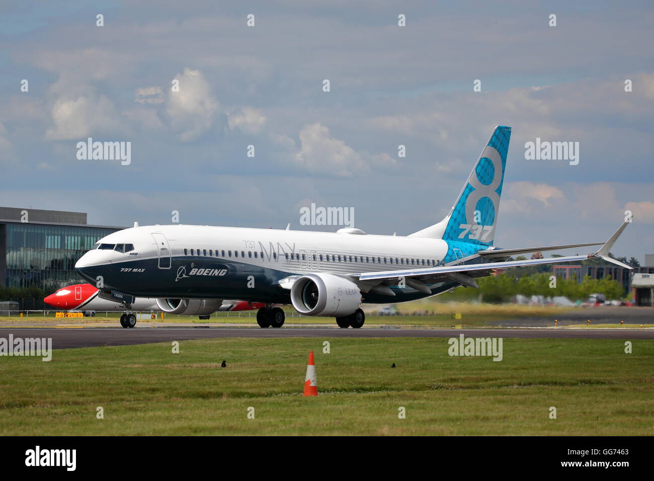 Boeing 737MAX Experimental Plane makes an appearance at the Farnborough ...