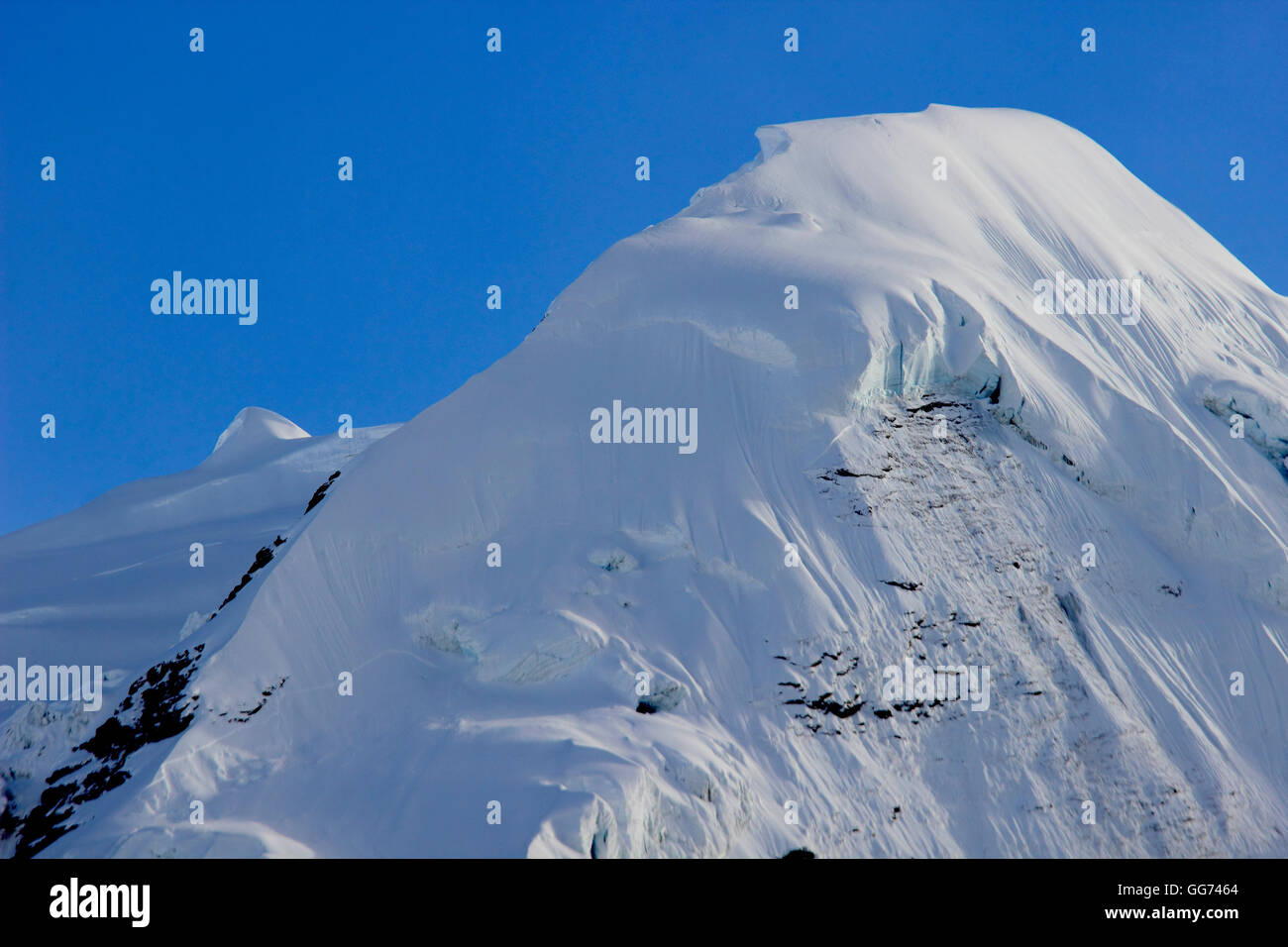 Snow covered peaks of the Mera Peaks system Stock Photo - Alamy