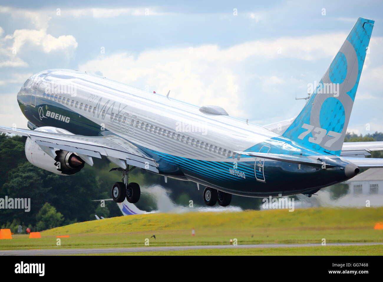 Boeing 737MAX Experimental Plane makes an appearance at the Farnborough ...