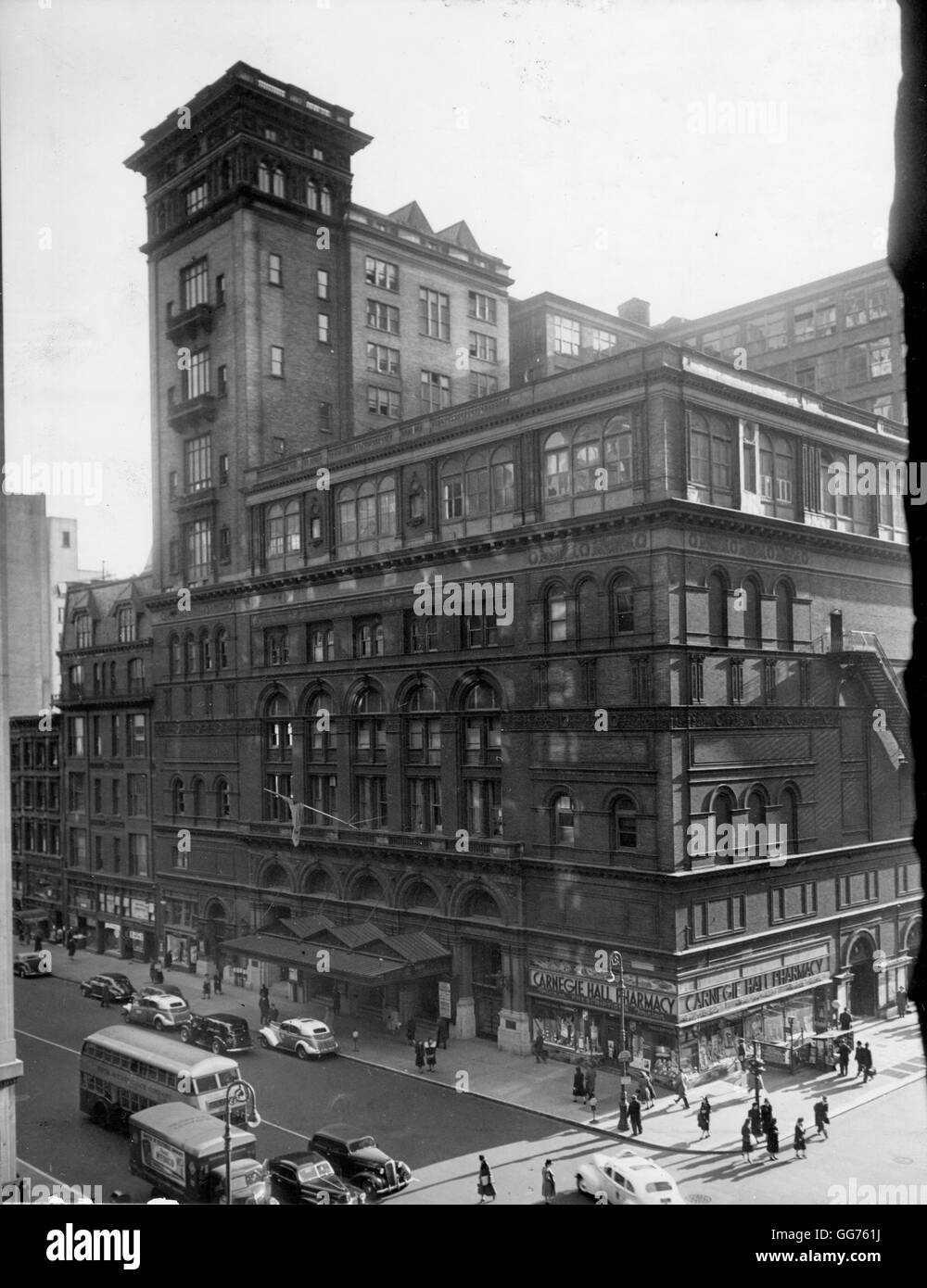 Carnegie hall exterior hi-res stock photography and images - Alamy