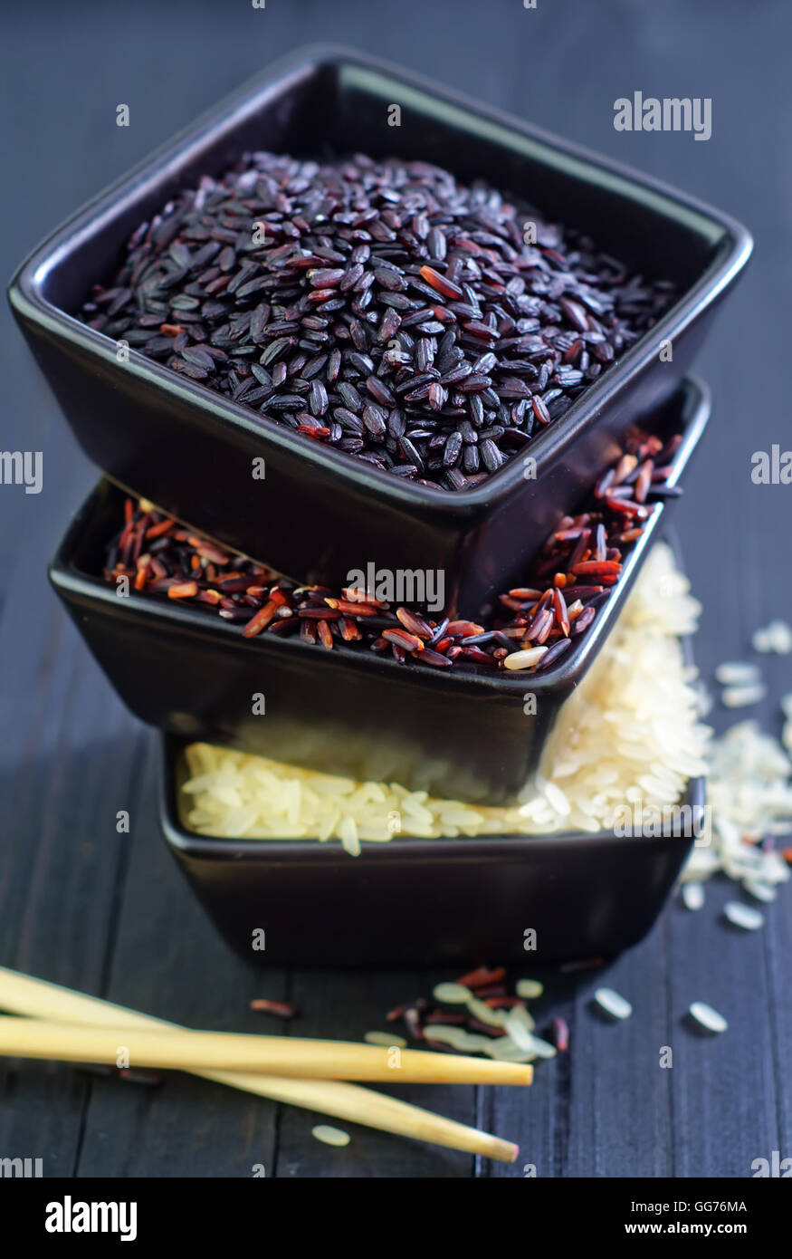 raw rice in bowls Stock Photo - Alamy