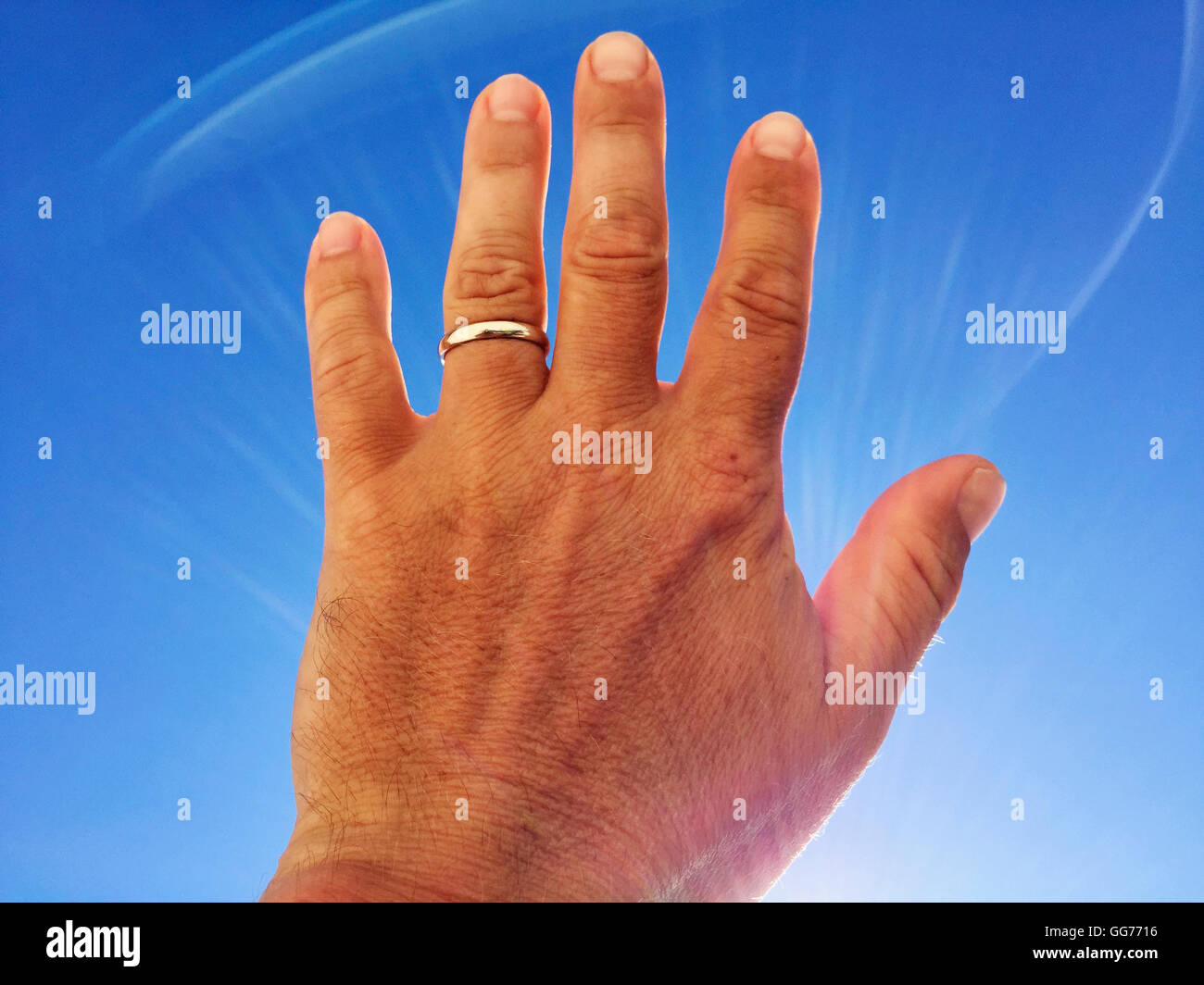 wedding ring, blue sky, hand, palm, fingers Stock Photo - Alamy
