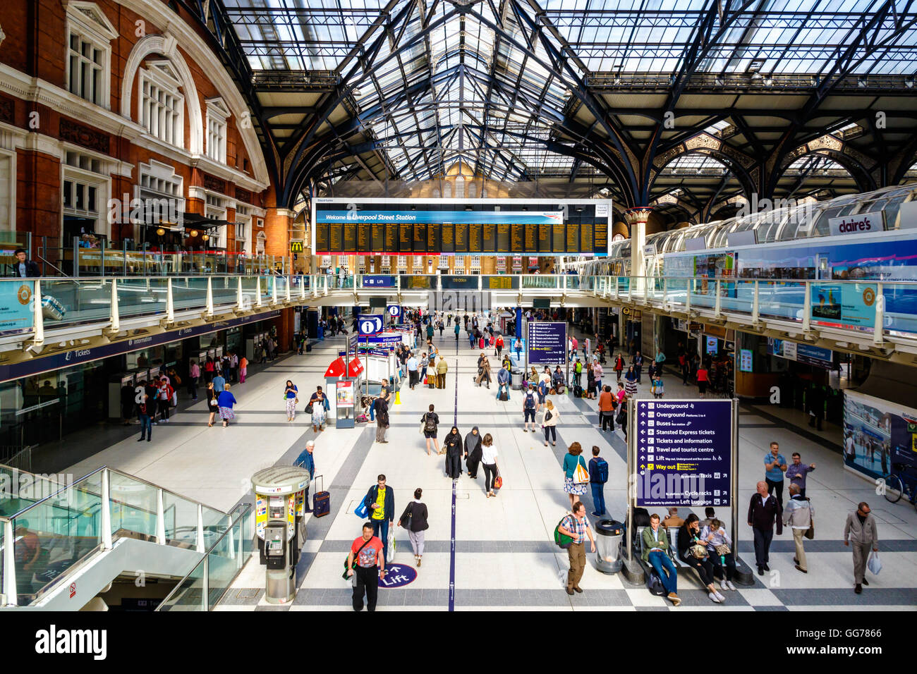 Liverpool street station hi-res stock photography and images - Alamy