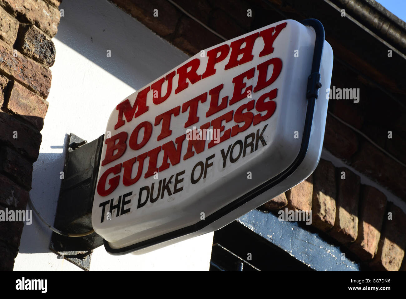 The titanic pub sign hi-res stock photography and images - Alamy