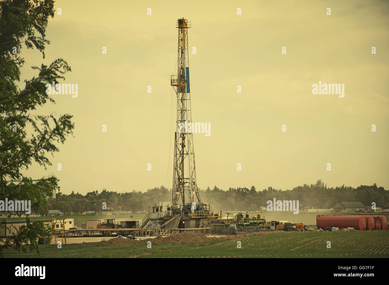 Drilling rig in central Colorado doing exploration work for natural gas ...