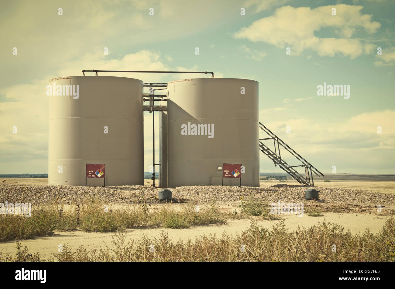 Oil storage tanks with stairs hi-res stock photography and images - Alamy