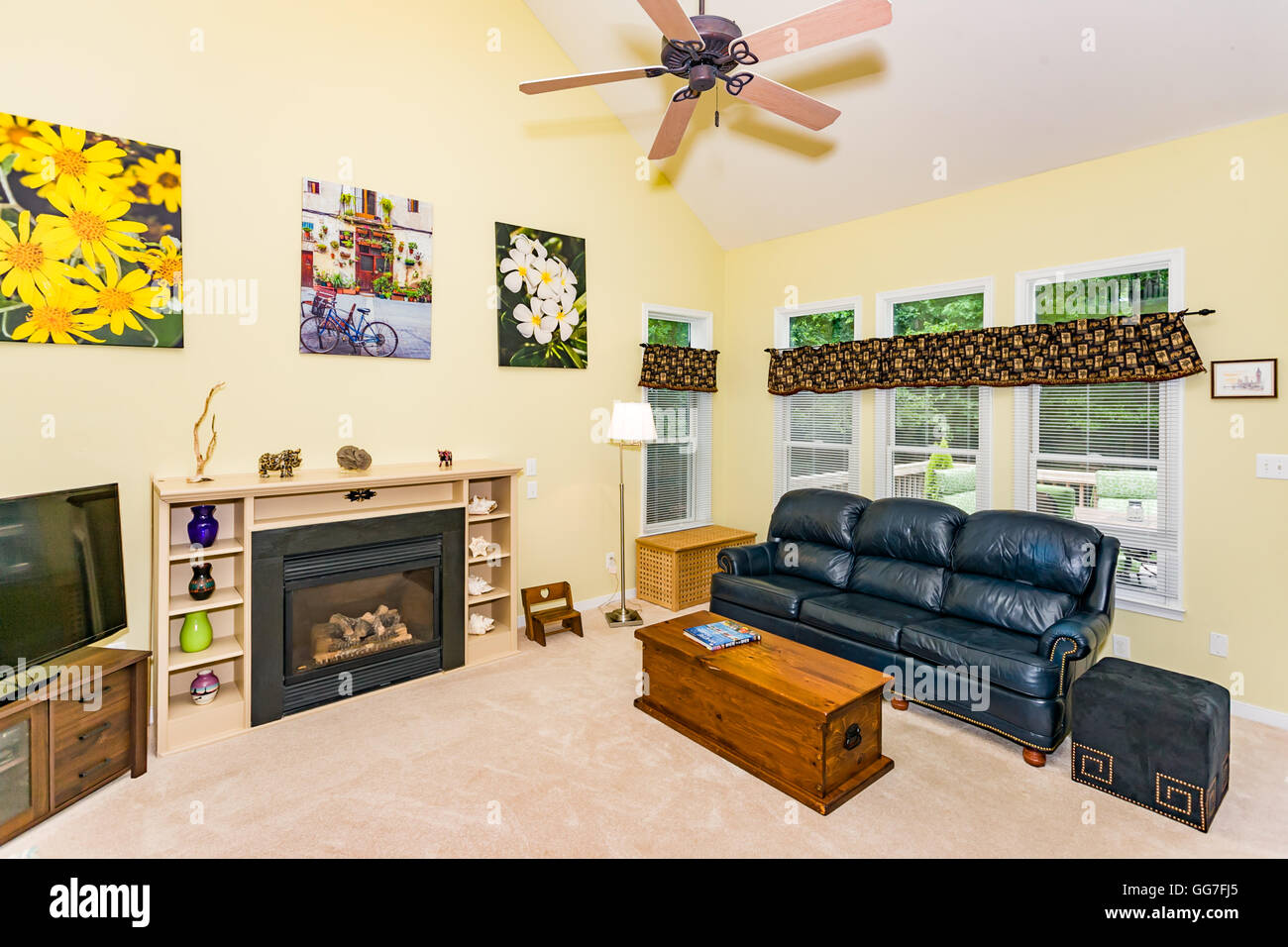 Typical american family indoors hi-res stock photography and images - Alamy