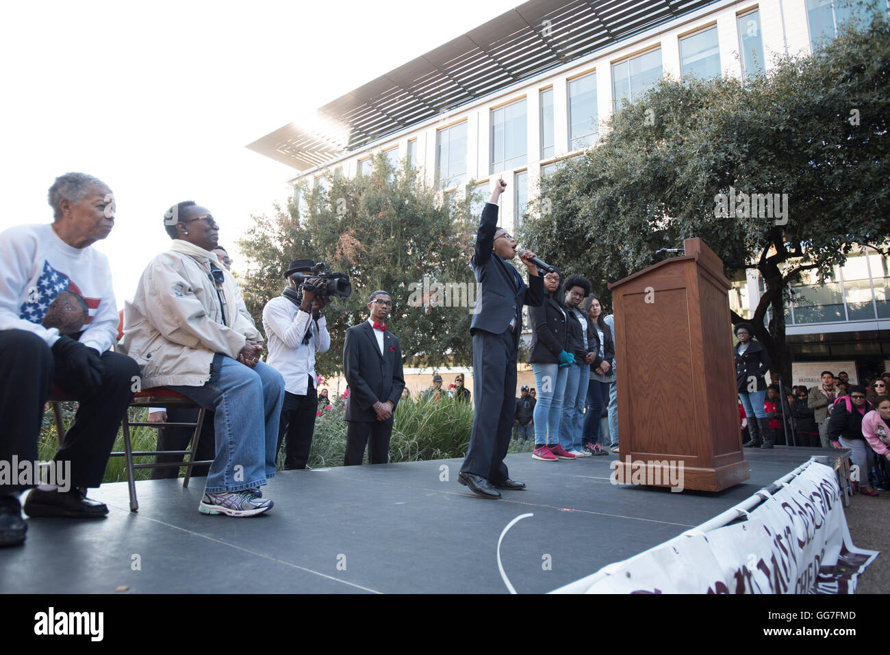 African speaking boy crowd hi-res stock photography and images - Alamy