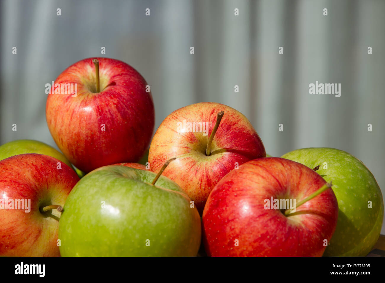 red and green apples Stock Photo - Alamy