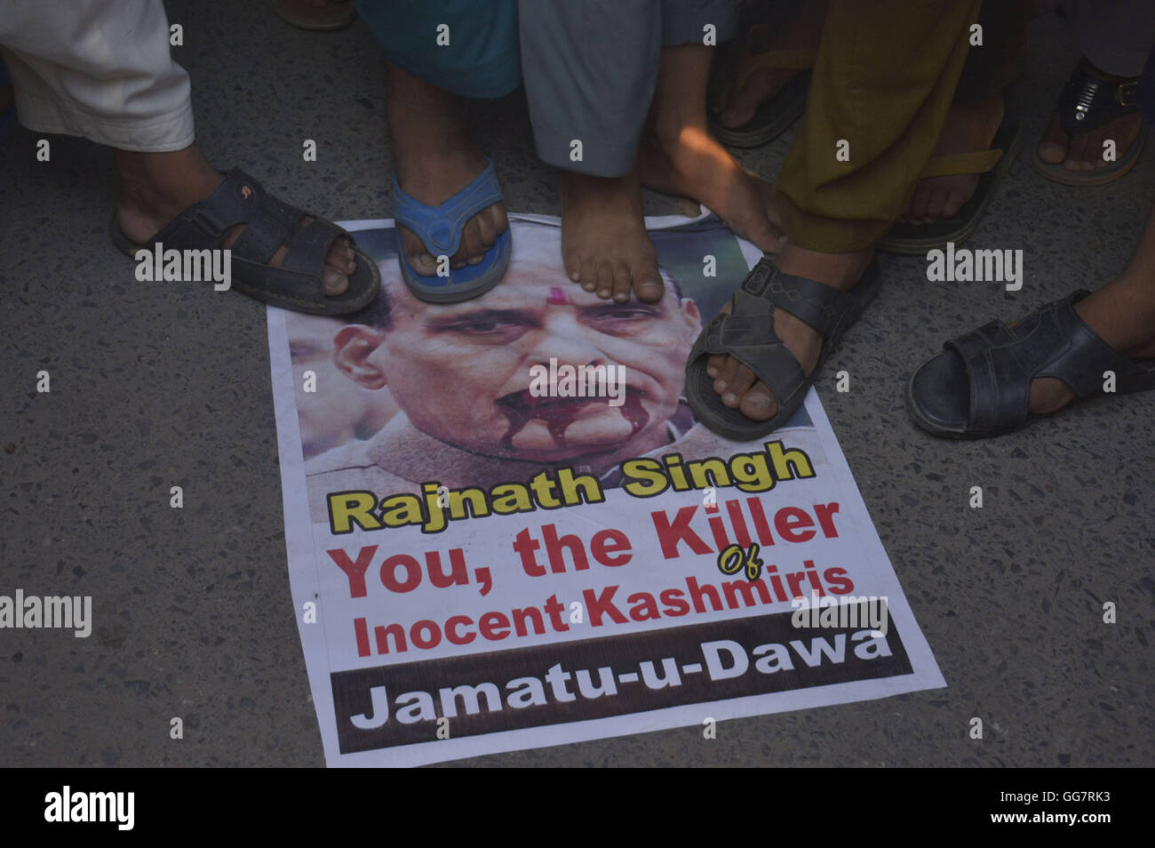 Lahore, Pakistan. 03rd Aug, 2016. Pakistani activists of the hard-line ...