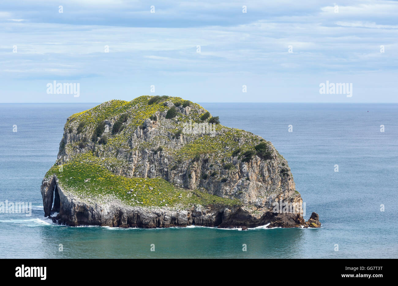 Biscay bay coast landscape, near Gaztelugatxe island, Basque Country ...