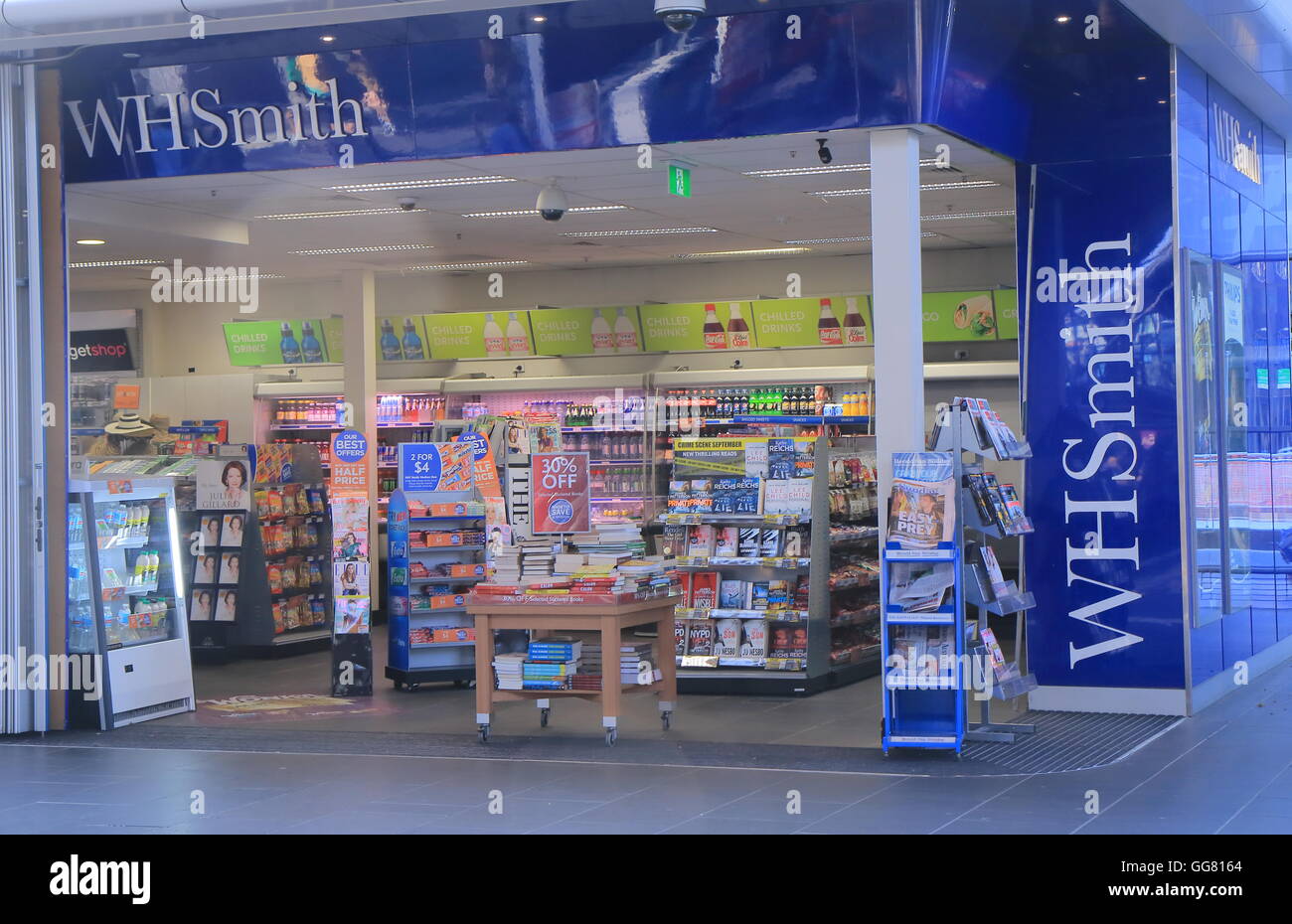 WHSmith shop at Southern Cross Station in Melbourne Australia Stock Photo - Alamy
