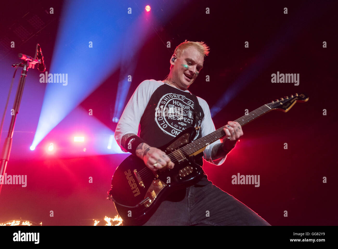 Blink 182 matt skiba hi-res stock photography and images - Alamy