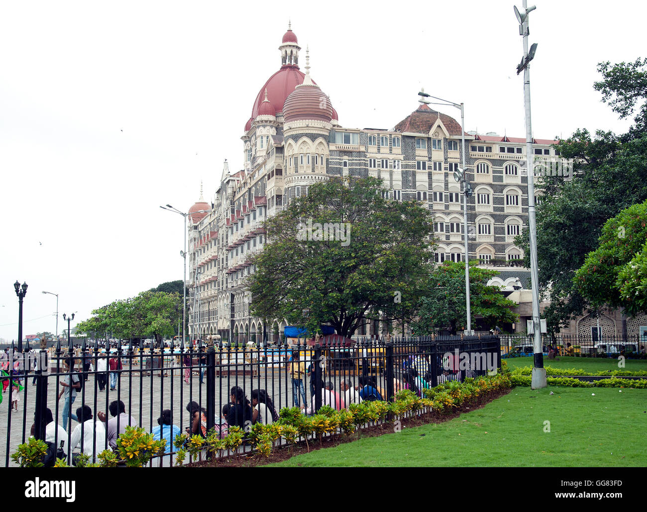 Taj hotel in mumbai hi-res stock photography and images - Alamy