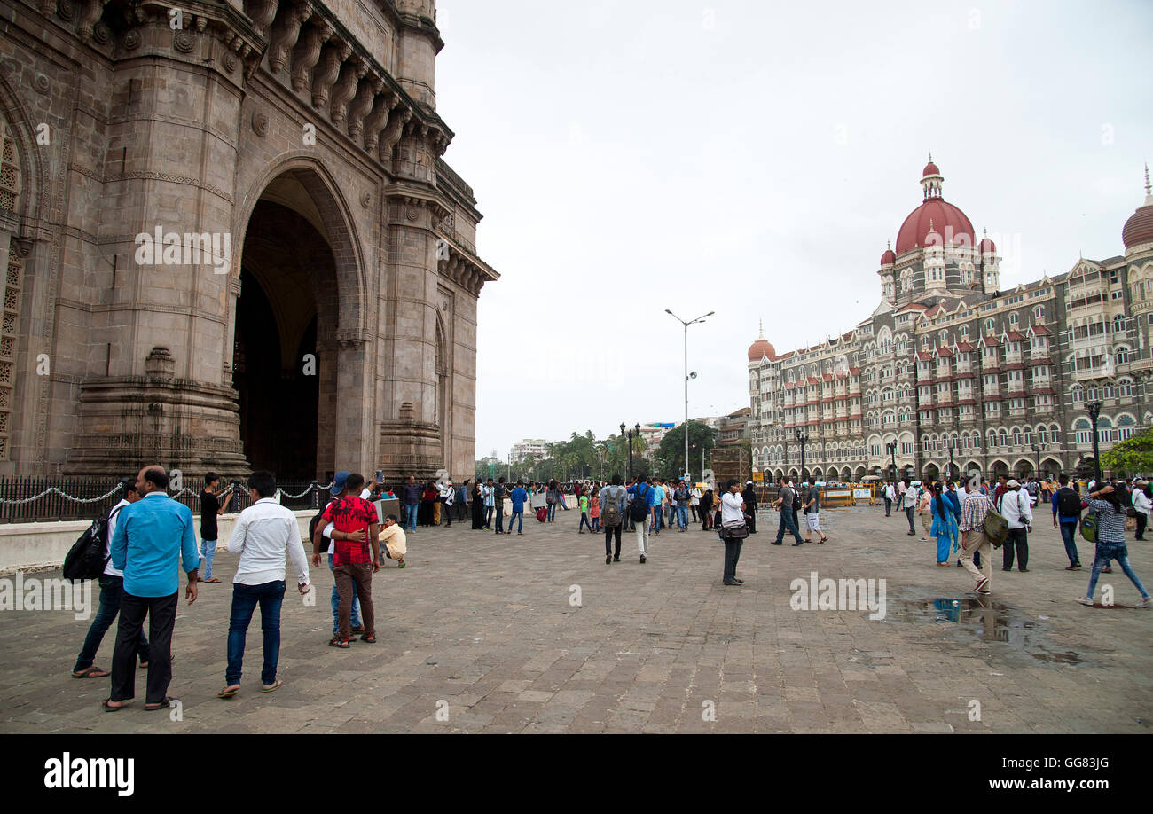 The image of Gateway of India, monument and Taj hotel in Mumbai, India ...