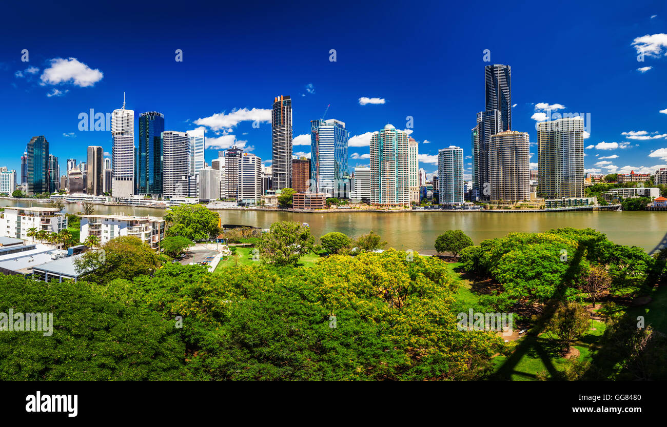 BRISBANE, AUS - NOV 18 2015: Panoramic view of Brisbane Skyline and the ...