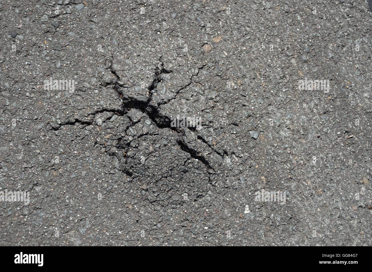 Tar road closeup hi-res stock photography and images - Alamy