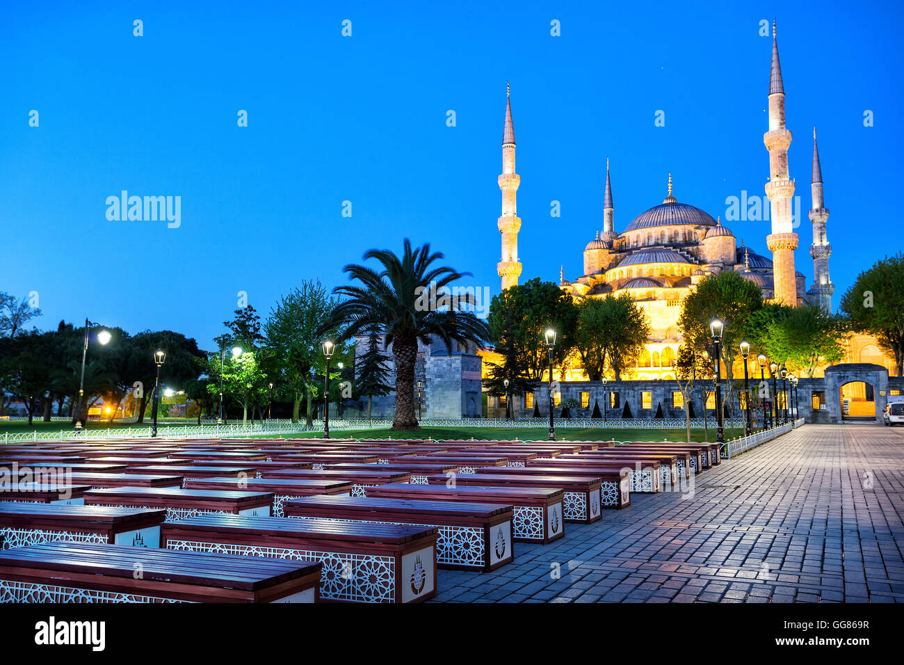 Benches in front of Mosque of Sultan Ahmet (Blue Mosque). Istanbul ...
