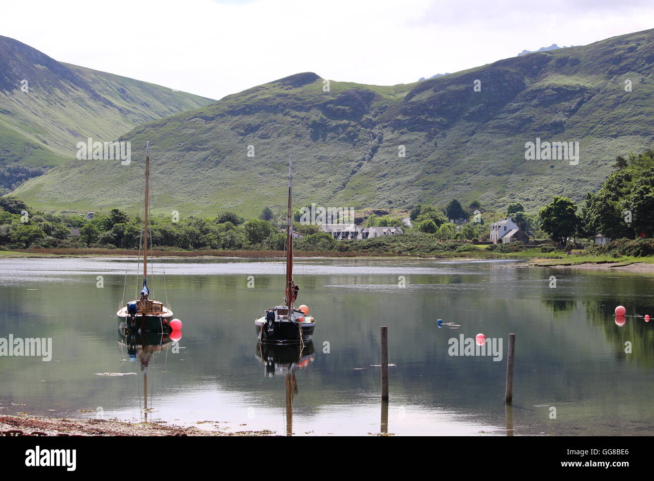 Boats mountains hi-res stock photography and images - Alamy