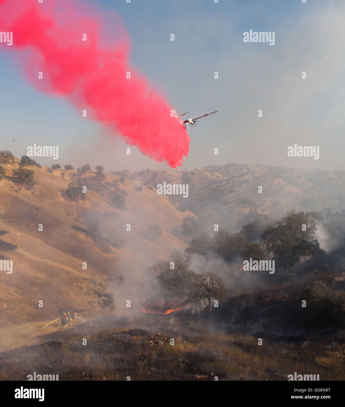 Diablo Grande, CA, USA. 3rd Aug, 2016. CalFire tanker 74 drops a load ...