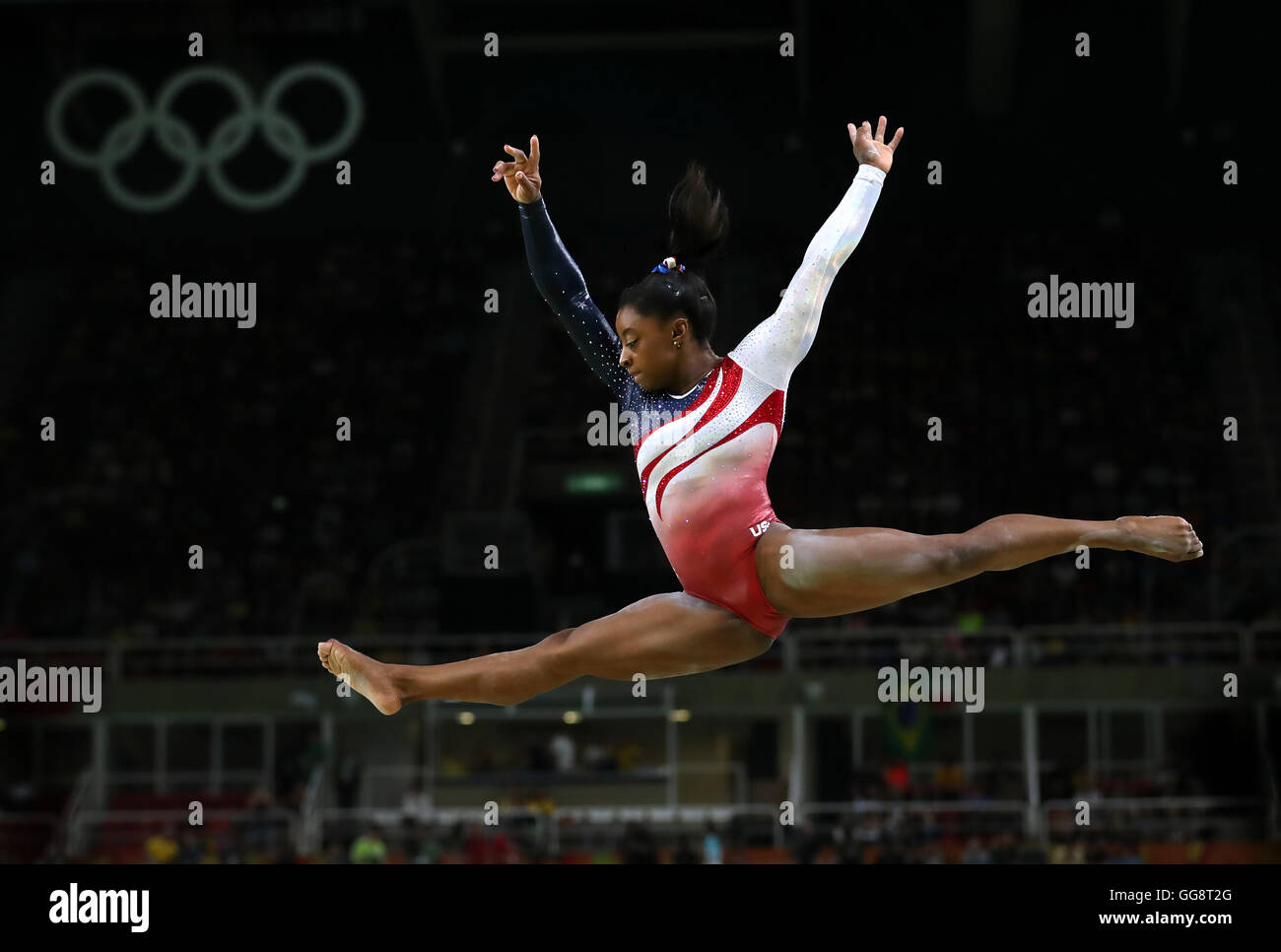 Simone biles olympics beam hi-res stock photography and images - Alamy