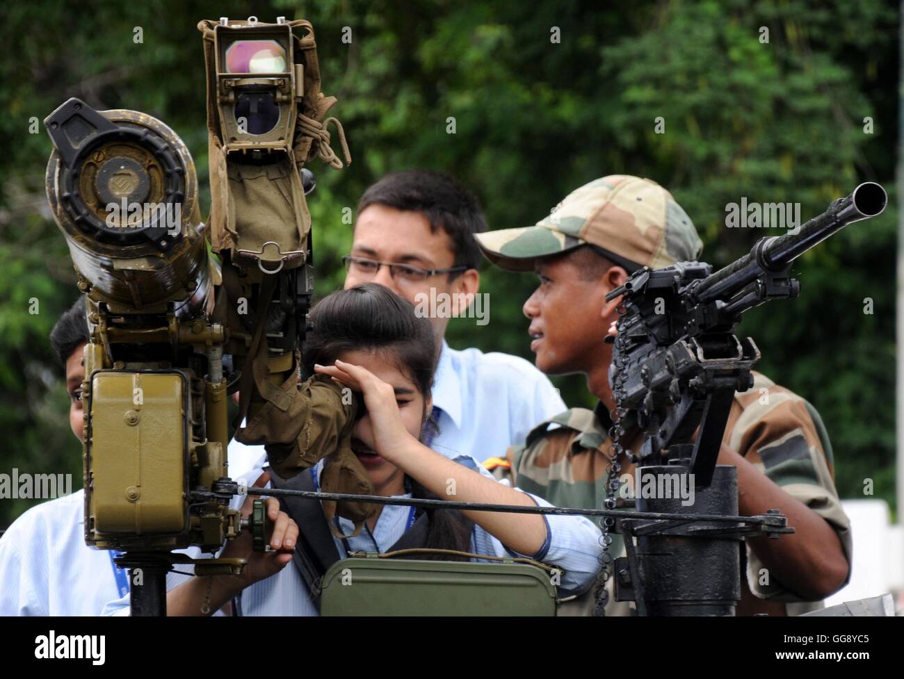Indian army weapons hi-res stock photography and images - Alamy
