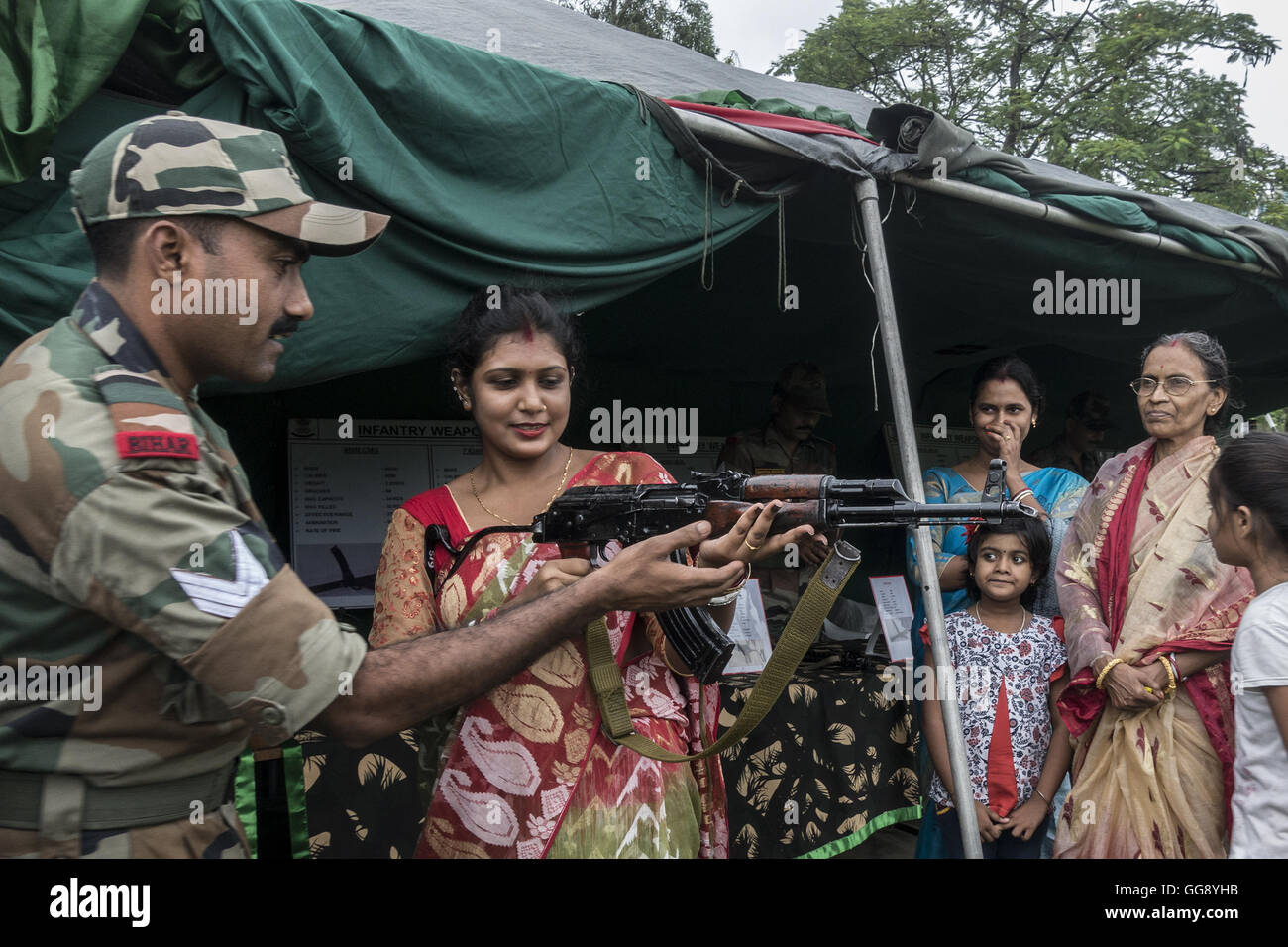 Know your army hi-res stock photography and images - Alamy