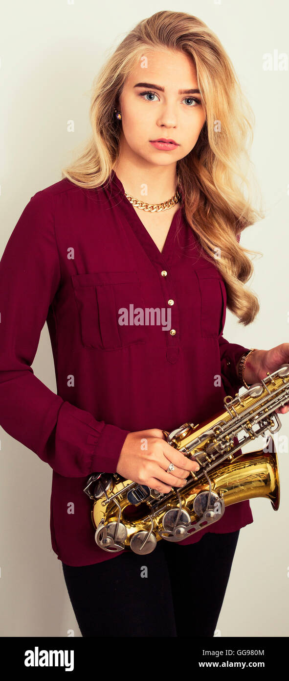 Female saxophone player hi-res stock photography and images - Alamy