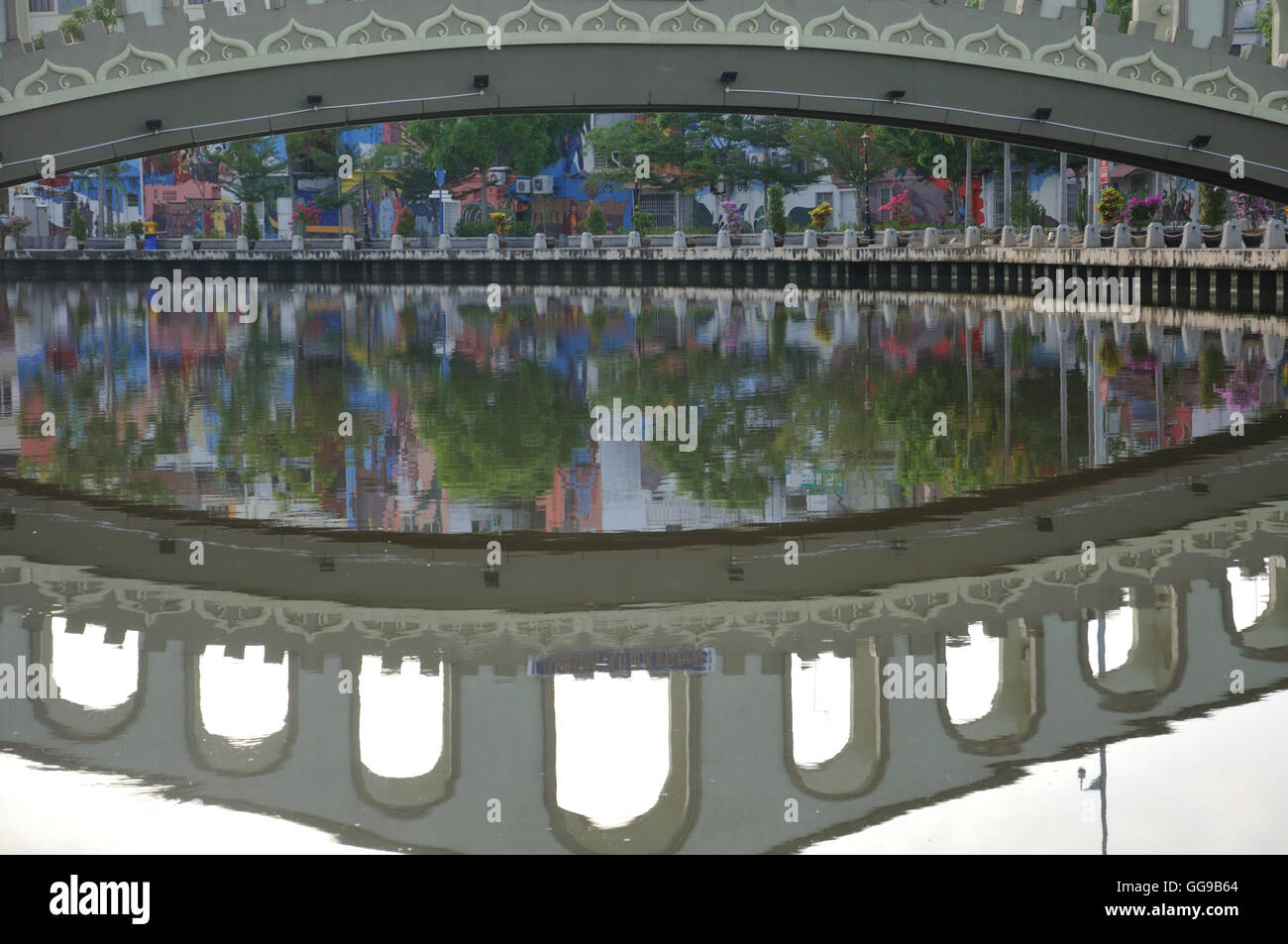Reflection of Tan Boon Seng Bridge in Malacca Stock Photo - Alamy