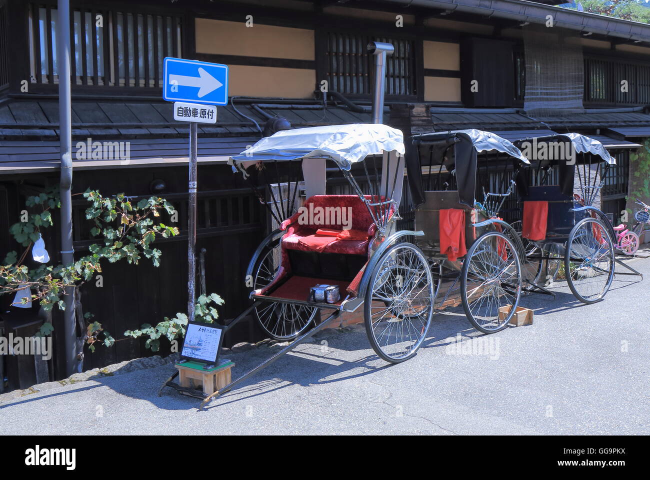 Human pulled rickshaw hi-res stock photography and images - Alamy