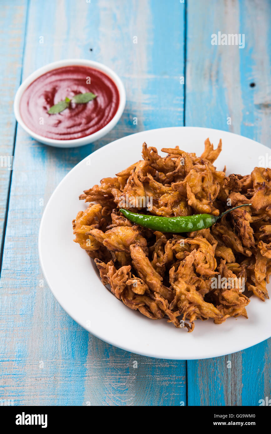 Crispy onion bhaji or kanda bhaji or fried onion pakore or pakode ...