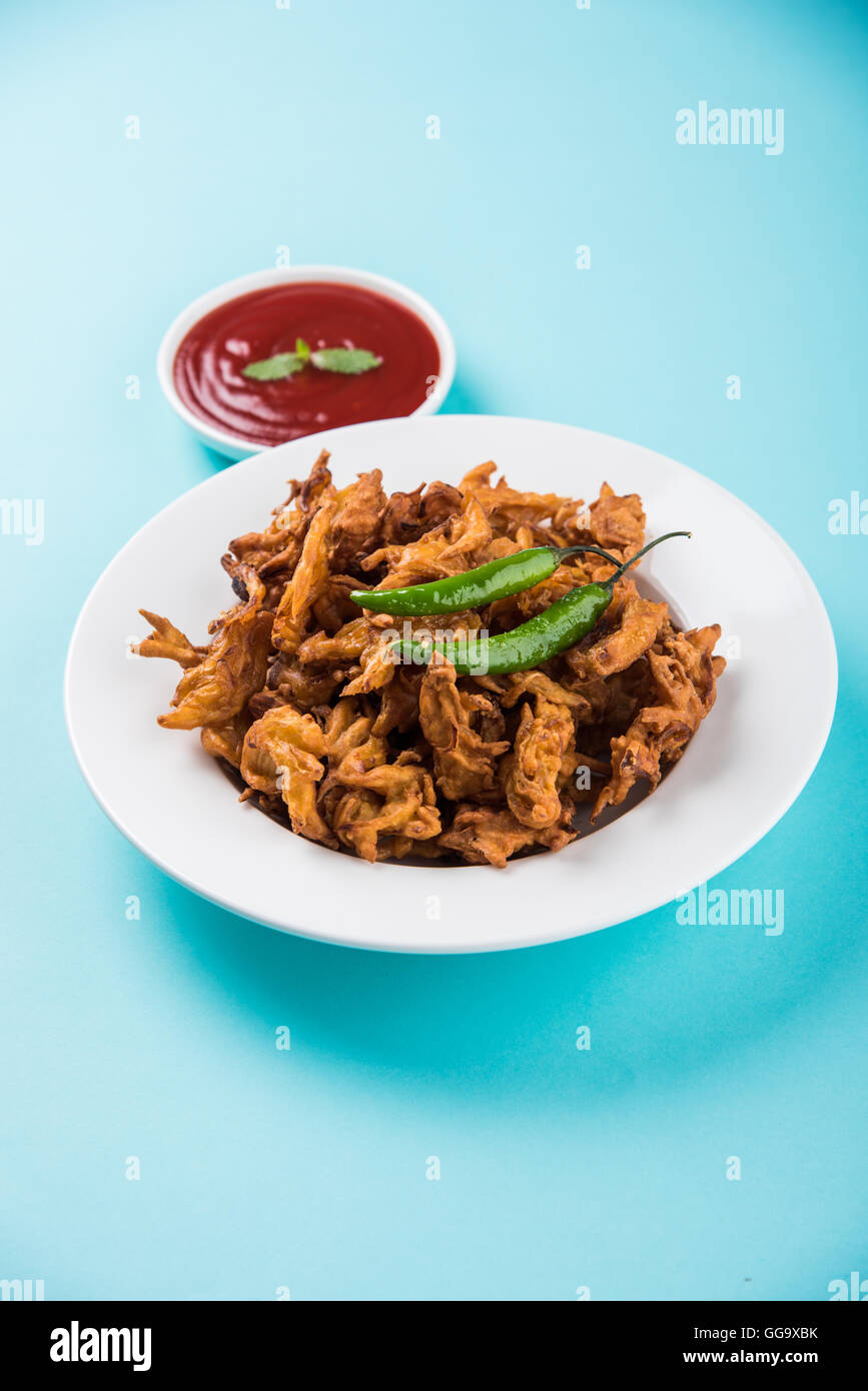 Crispy onion bhaji or kanda bhaji or fried onion pakore or pakode ...