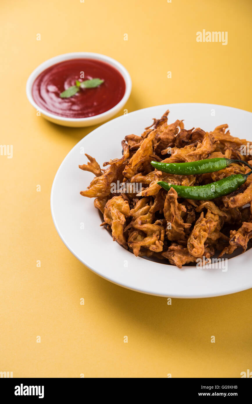 Crispy onion bhaji or kanda bhaji or fried onion pakore or pakode ...