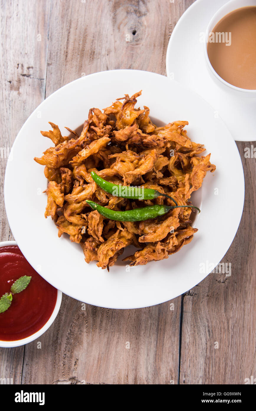 Crispy onion bhaji or kanda bhaji or fried onion pakore or pakode ...