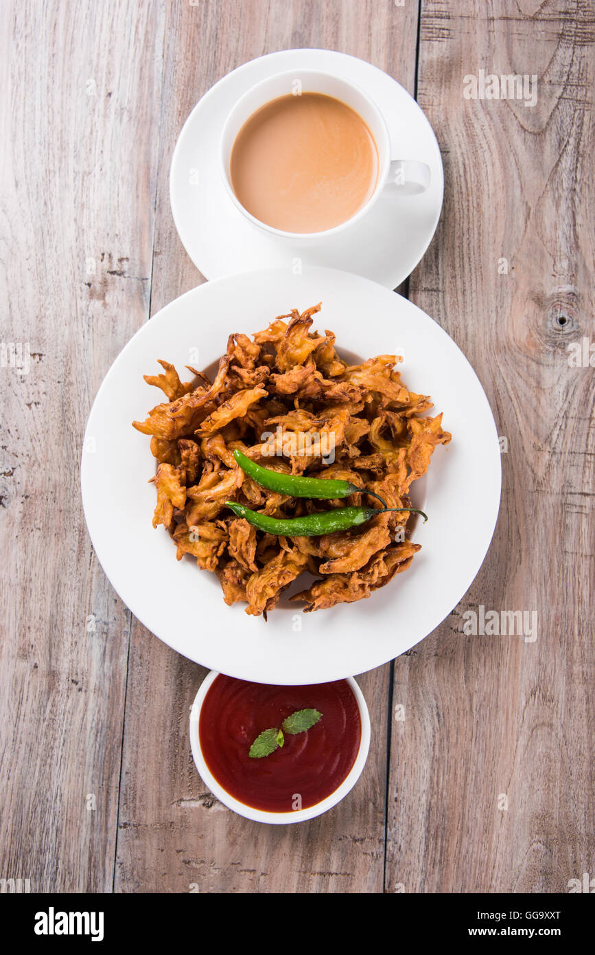 Crispy onion bhaji or kanda bhaji or fried onion pakore or pakode ...