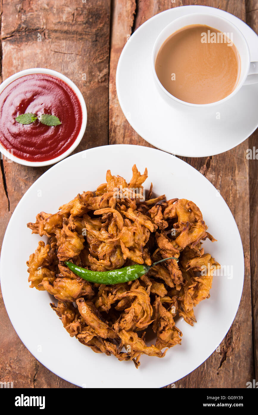 Crispy onion bhaji or kanda bhaji or fried onion pakore or pakode ...