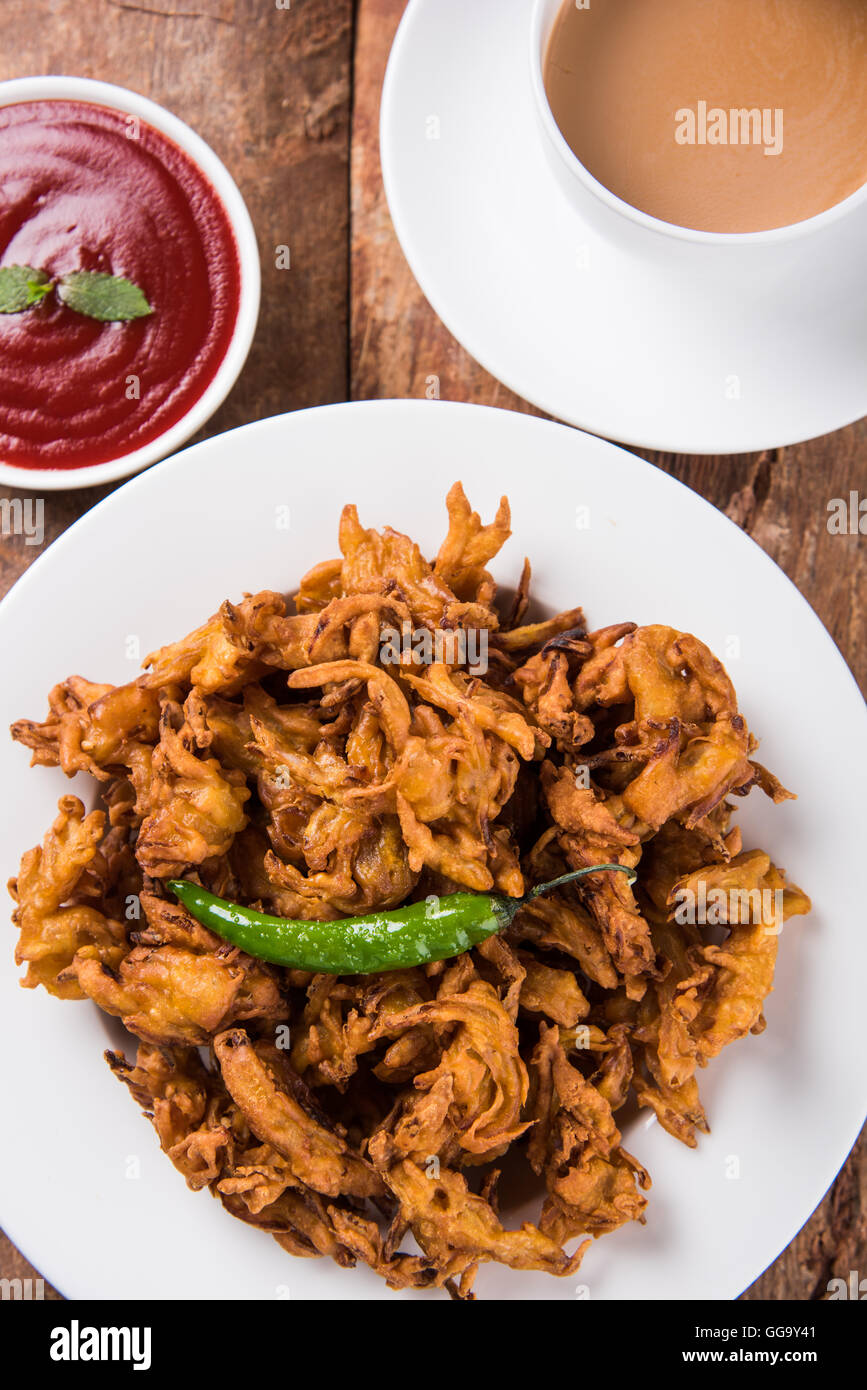 Crispy onion bhaji or kanda bhaji or fried onion pakore or pakode ...