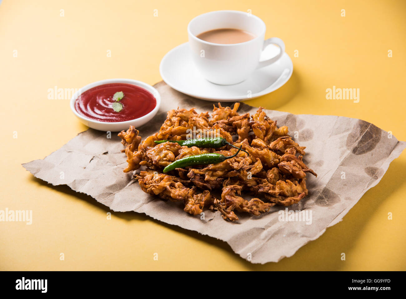 Crispy onion bhaji or kanda bhaji or fried onion pakore or pakode ...